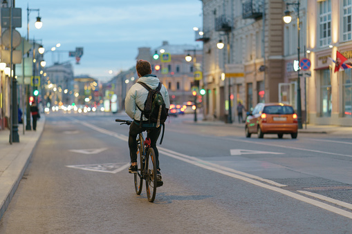 L'importance de suivre le code de la route, même à vélo - Canada Info