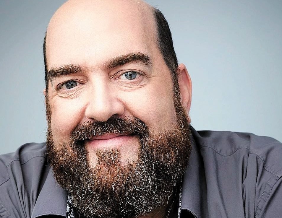 Martin Larocque heureux dans son Café du bonheur - Canada Info