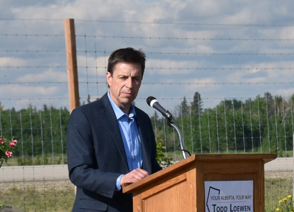 Todd Loewen débute officiellement la course à la direction du Parti ...