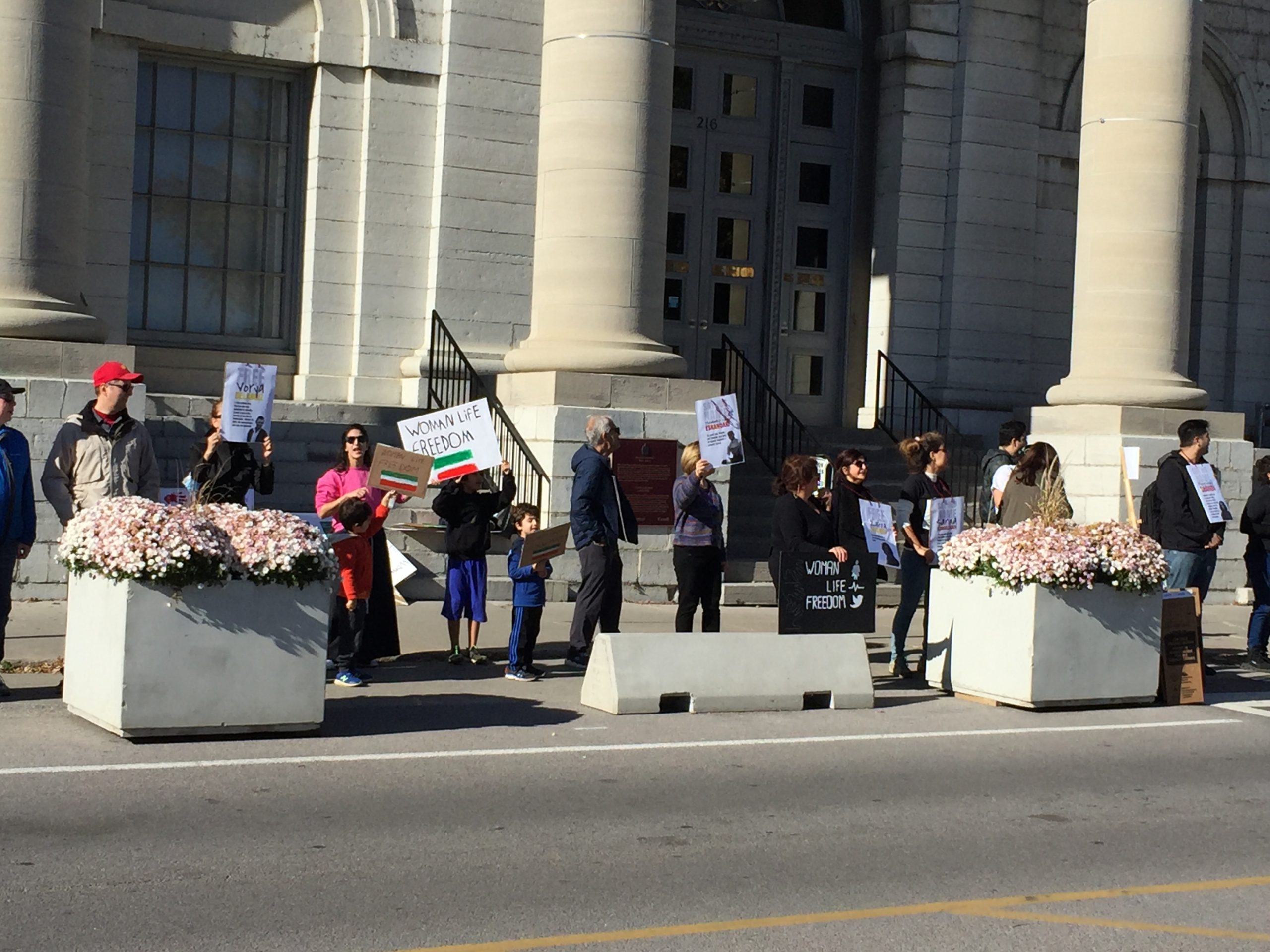 Human Chain forms in Kingston to symbolize unity - Canada Info