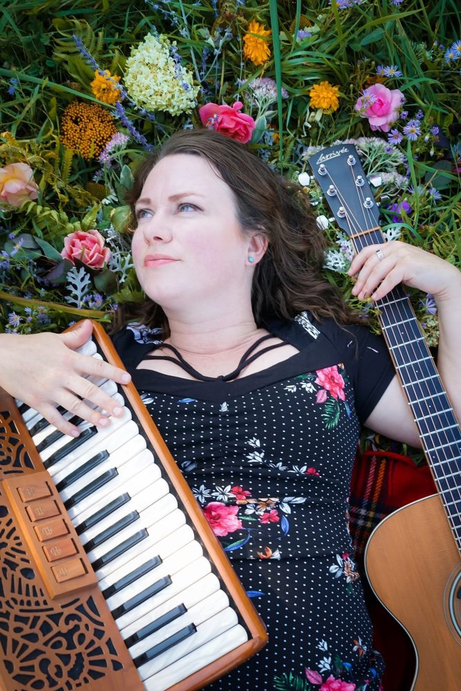 Mary Beth Carty rend hommage à la culture traditionnelle du Cap-Breton ...