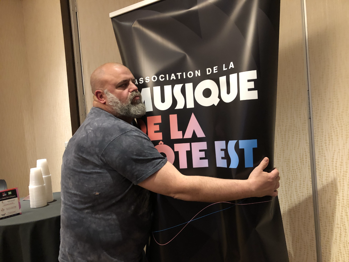 Rencontre avec Serge Brideau des Hôtesses d'Hilaire - Canada Info