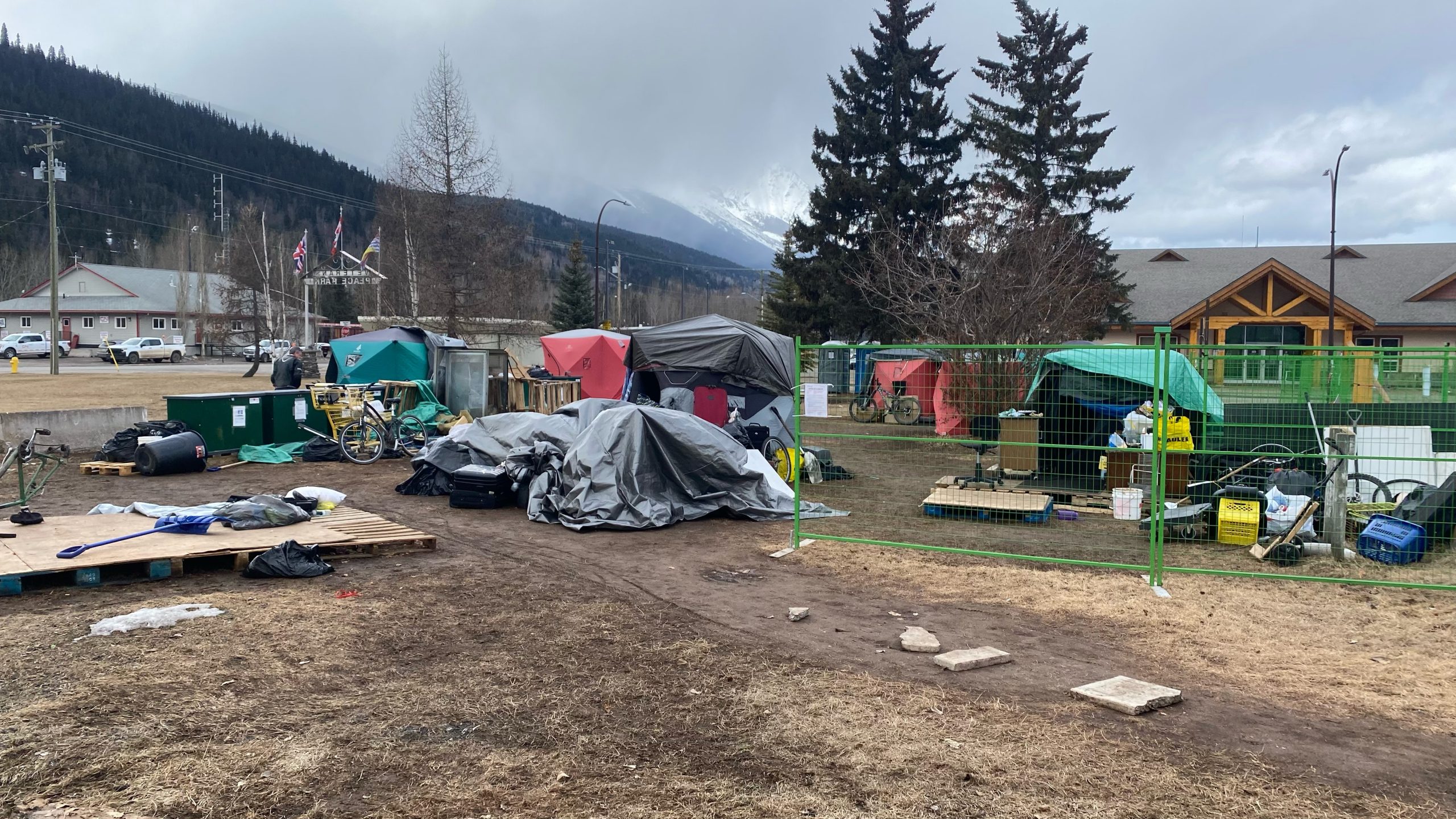 Smithers Council discusses moving homeless encampment - Canada Info